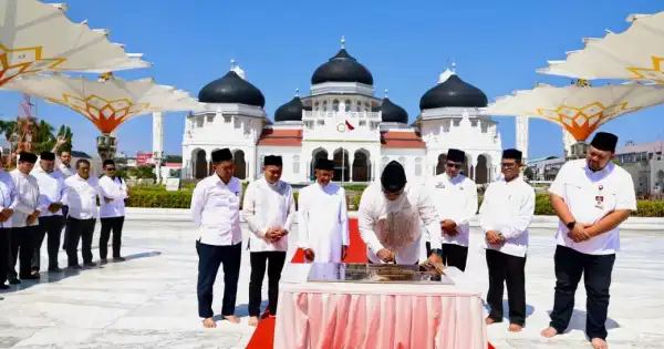 Pj Gubernur Safrizal Resmikan Rehabilitasi Payung Elektrik dan Lantai Masjid Raya Baiturrahman
