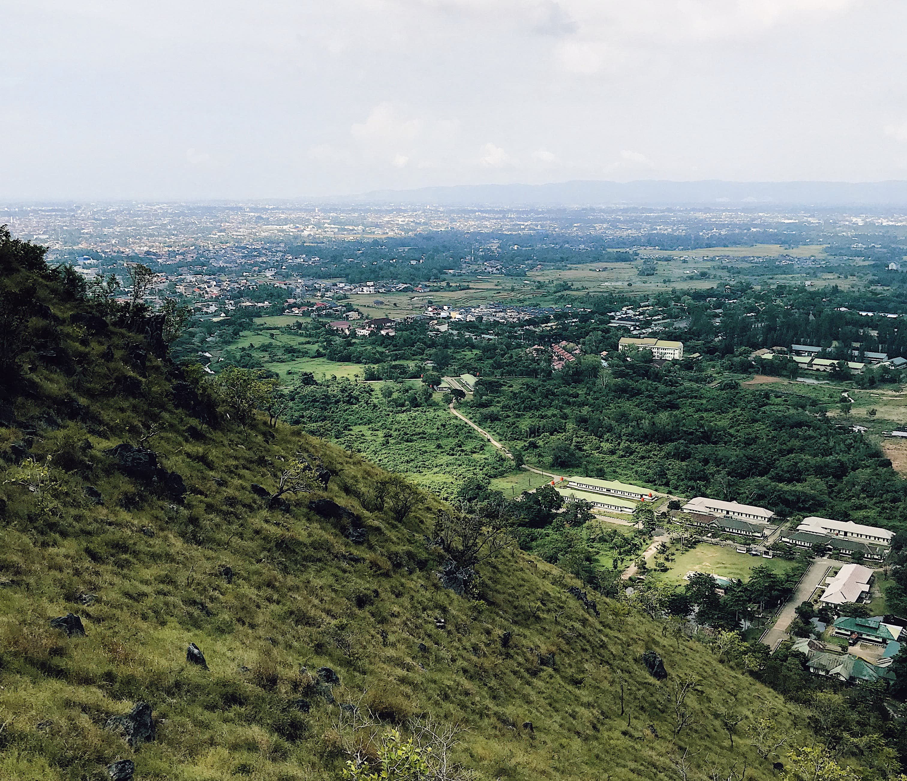 Menikmati Keindahan Kota Banda Aceh dari Puncak Bukit Mata Ie