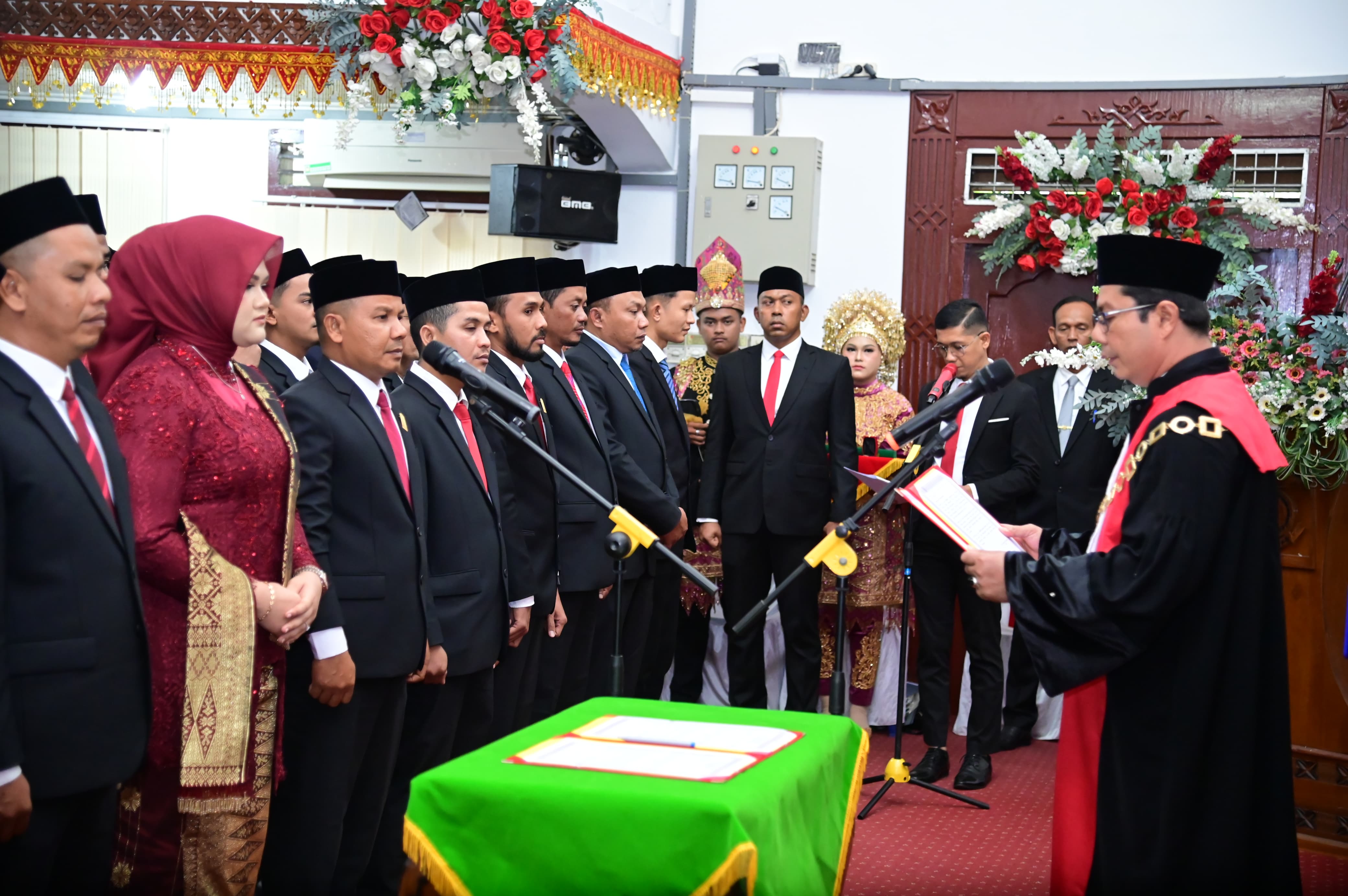 40 Anggota DPRK Aceh Besar Dilantik