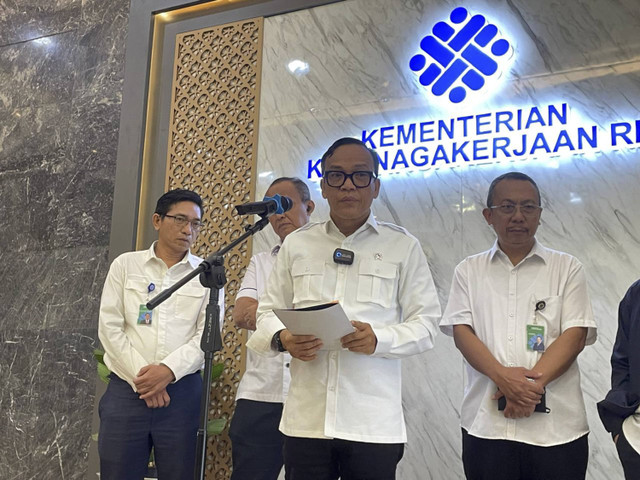 Kemnaker Siapkan Regulasi Larang Pengusaha Tahan Ijazah Karyawan